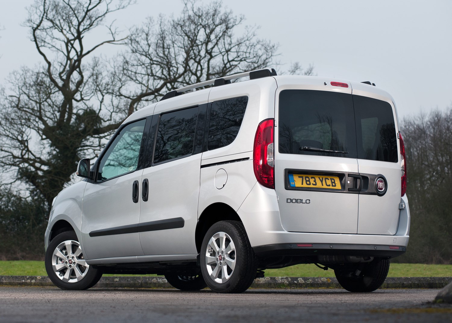 Used Fiat Doblo Estate (2010 - 2019) boot space, practicality and ...