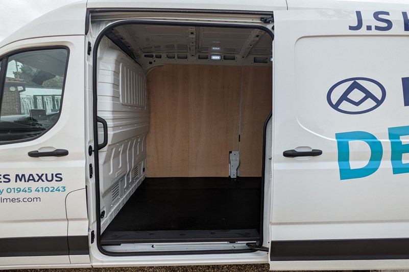 Maxus Deliver 9 dimensions and specs