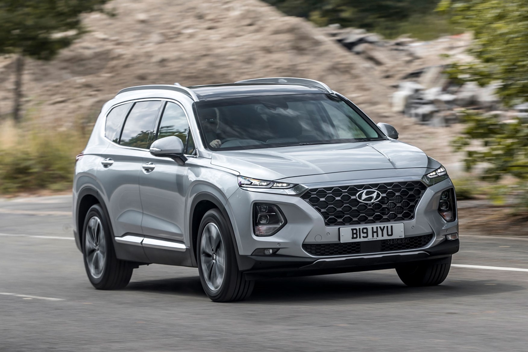 Hyundai Santa Fe Hybrid Review