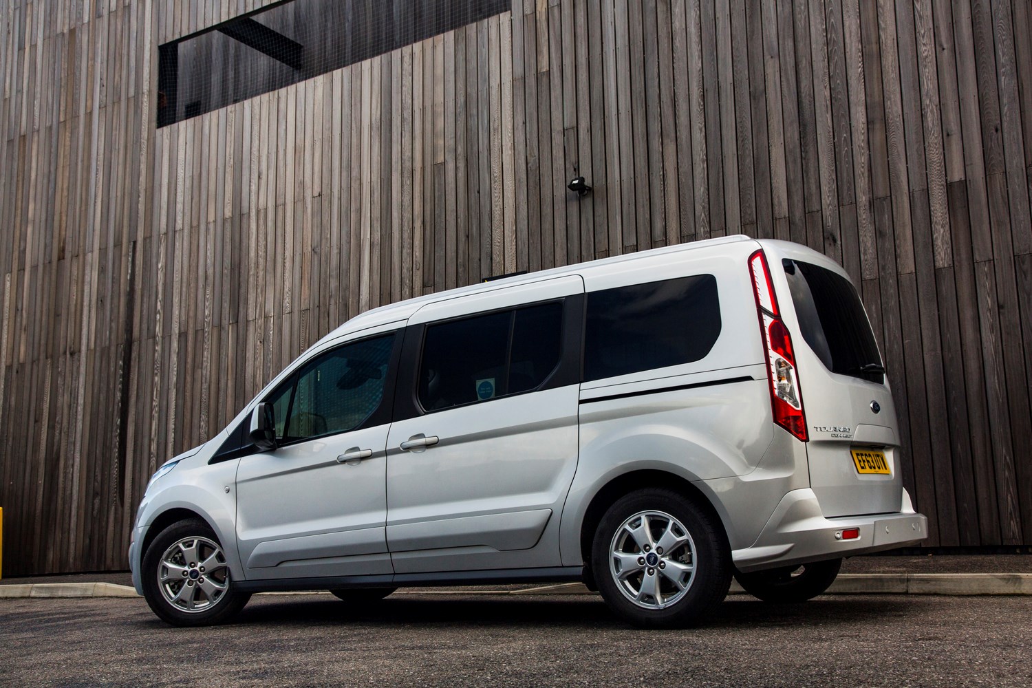 Ford Grand Tourneo Connect Review (2022) | Parkers