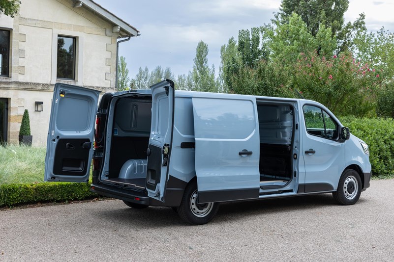 Renault Trafic E-Tech dimensions (2023-on) - capacity, payload, volume ...