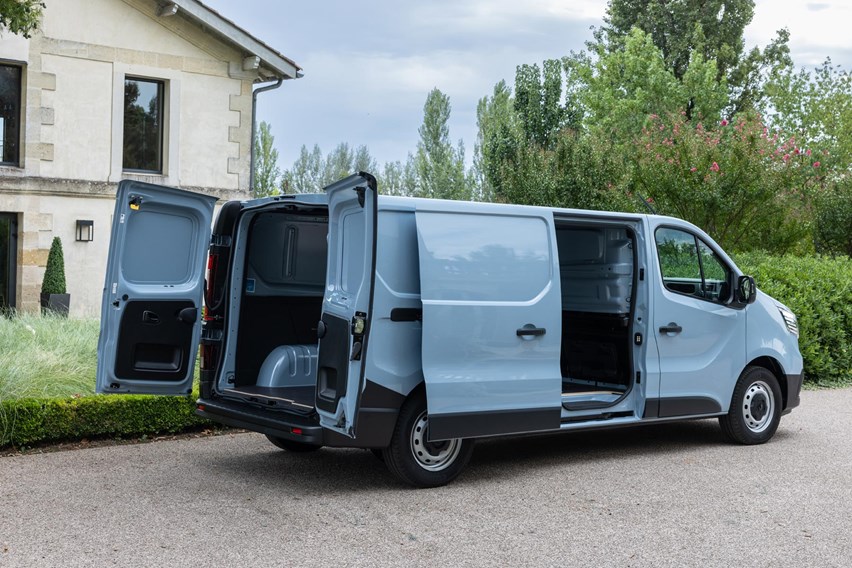 Renault Trafic E-Tech dimensions (2023-on) - capacity, payload, volume ...