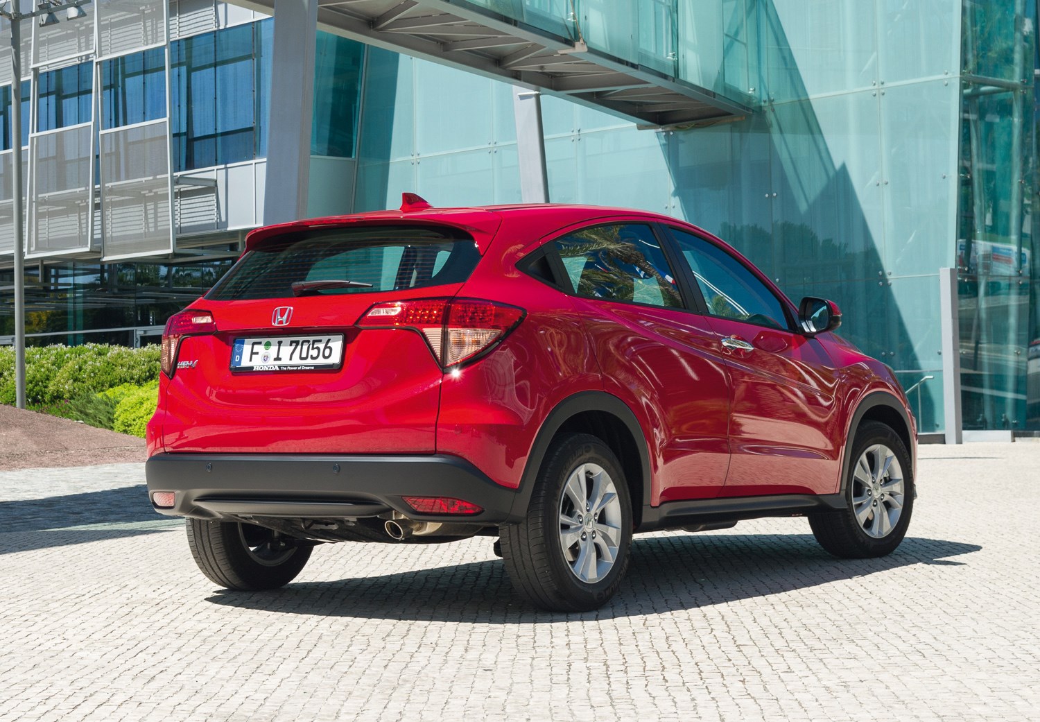 Used Honda HR-V 4x4 (2015 - 2020) boot space, practicality and safety ...