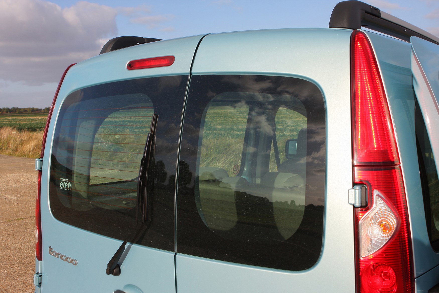 Used Renault Kangoo Estate (2009 - 2012) boot space, practicality and ...
