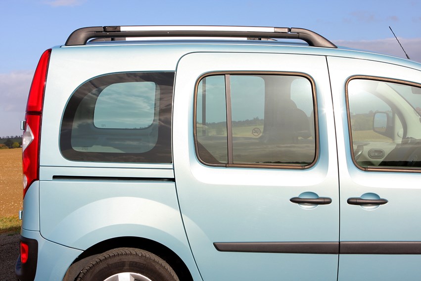 Used Renault Kangoo Estate (2009 - 2012) boot space, practicality and ...