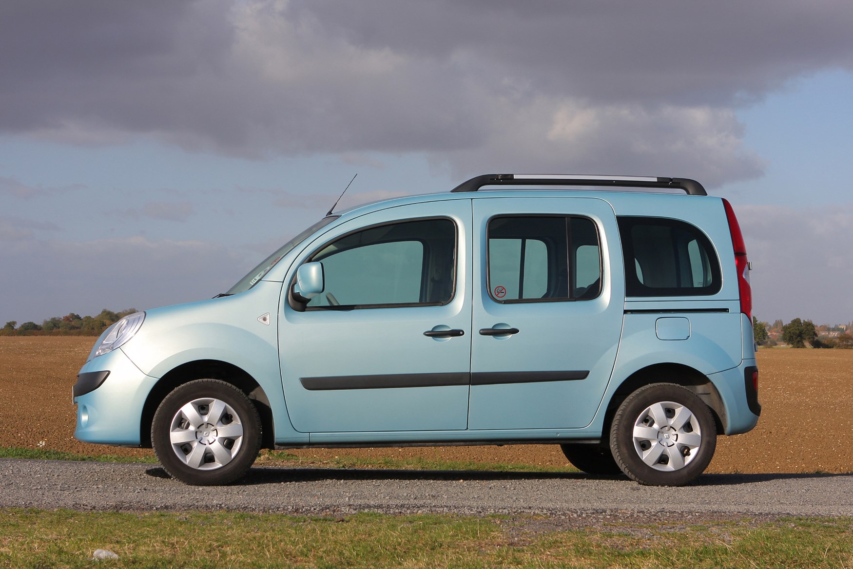 Used Renault Kangoo Estate (2009 - 2012) boot space, practicality and ...