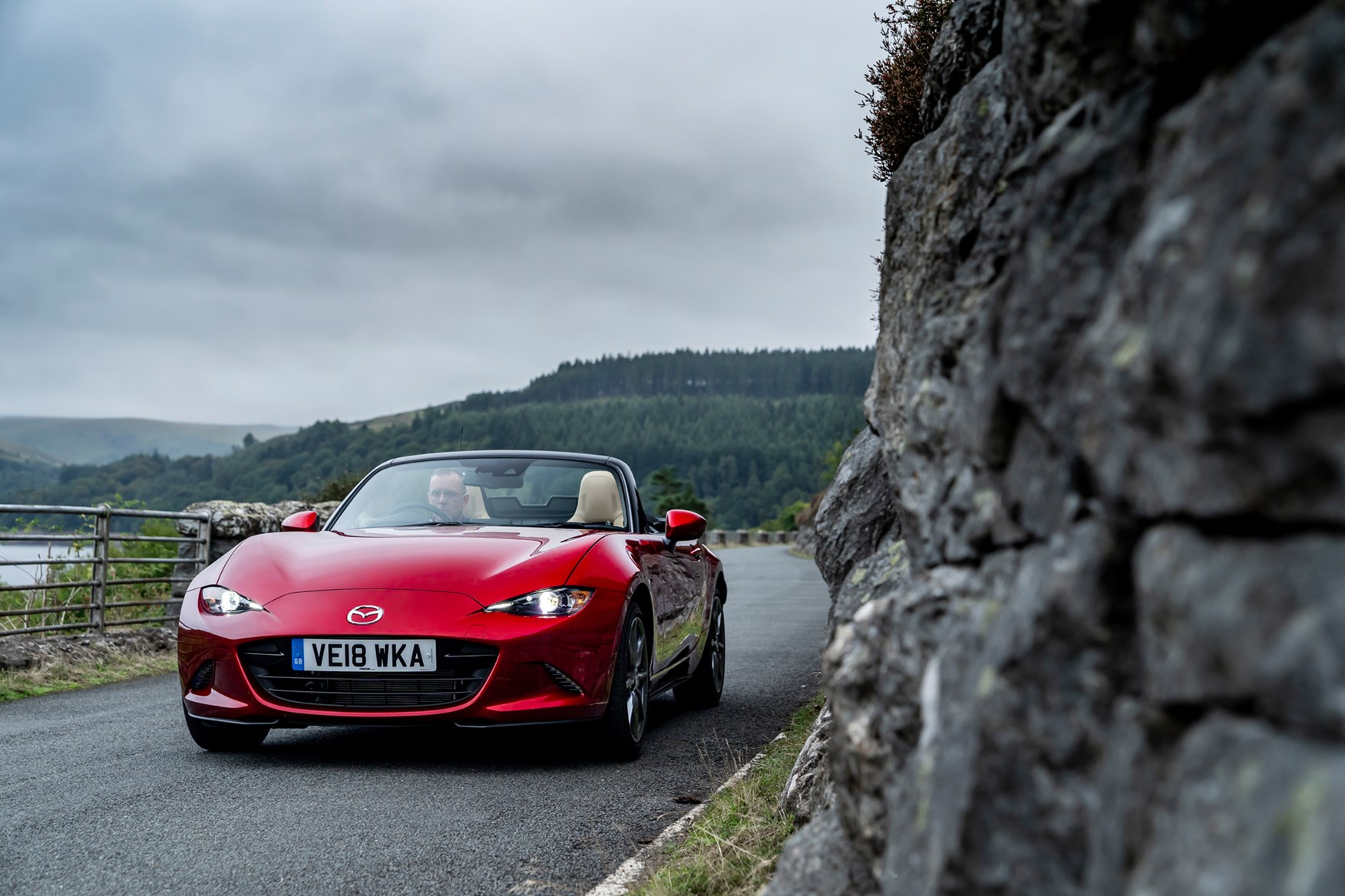 Mazda MX-5 Review (2022) | Parkers