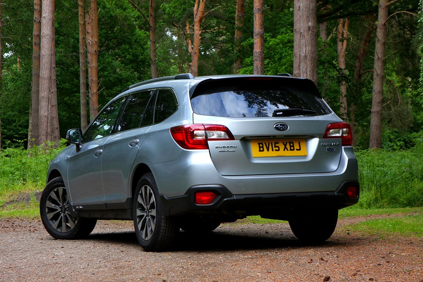 Used Subaru Outback Estate (2015 - 2021) boot space, practicality and ...