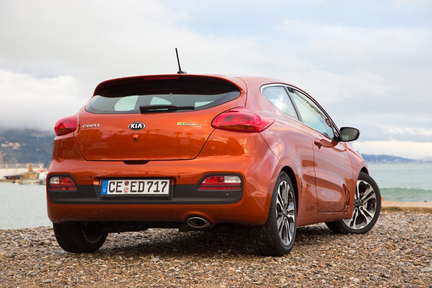 Used Kia ProCeed Hatchback (2013 - 2019) boot space, practicality and ...