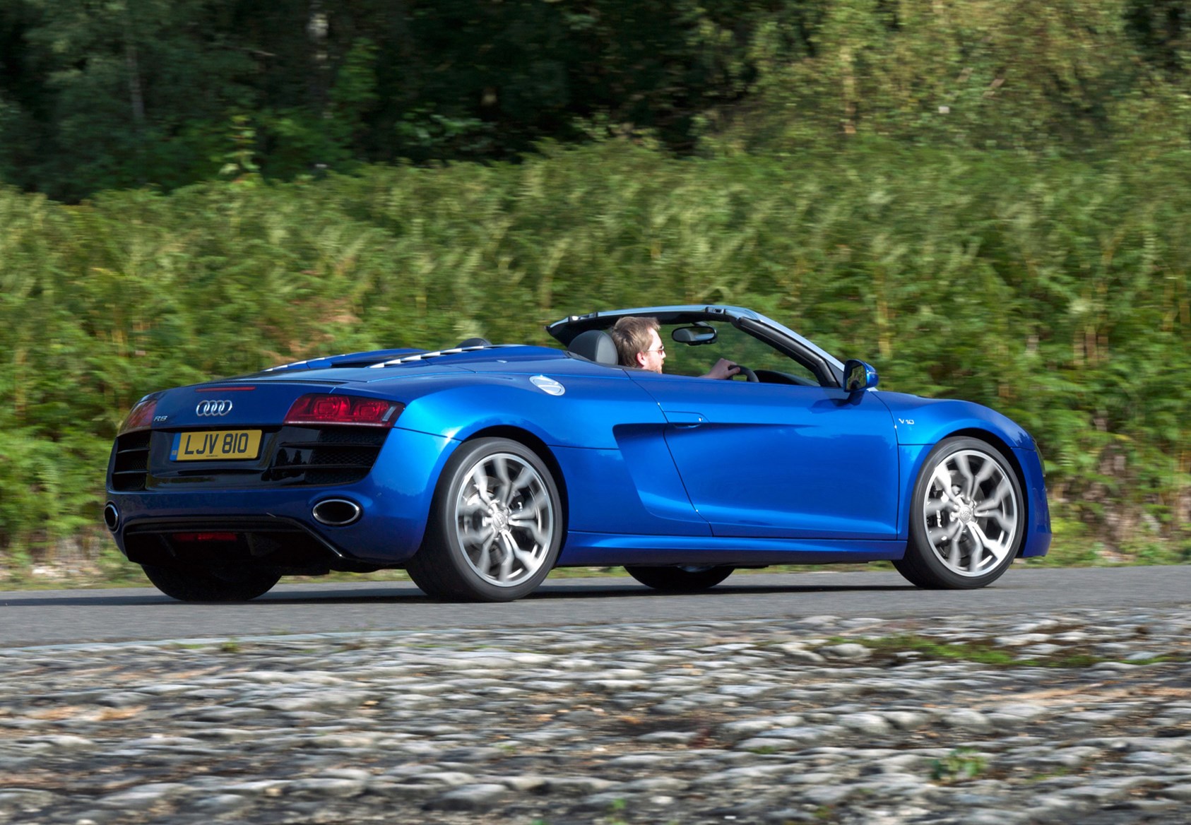 Used Audi R8 Spyder (2010 - 2014) boot space, practicality and safety ...