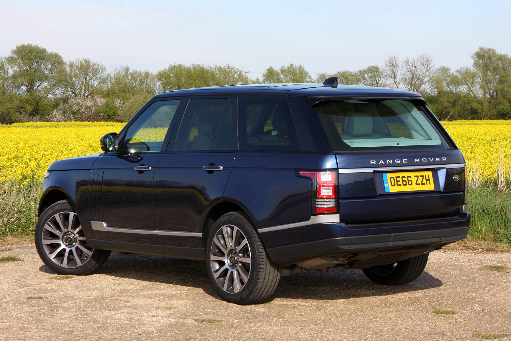 Used Land Rover Range Rover Estate (2013 - 2021) Verdict | Parkers