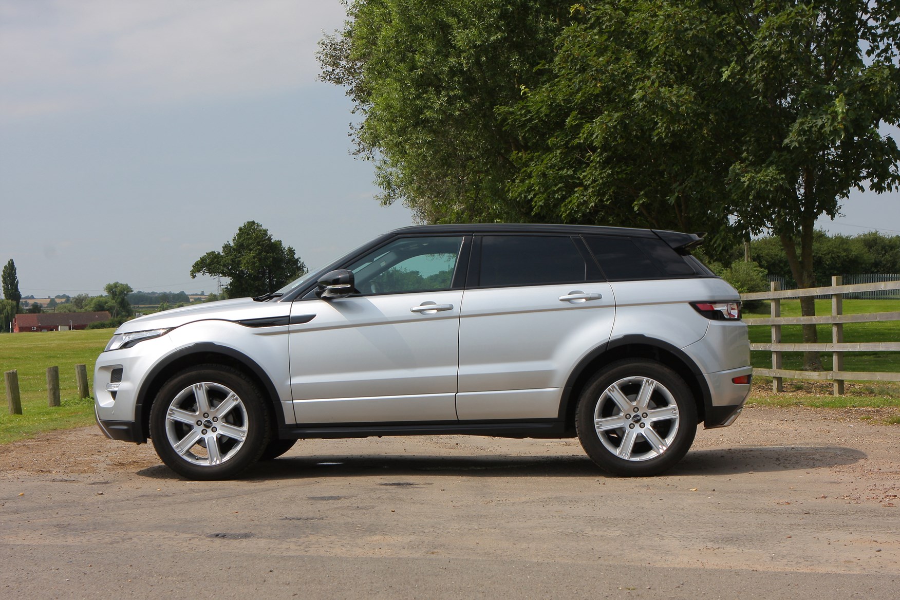 Used Land Rover Range Rover Evoque Estate (2011 - 2019) boot space ...