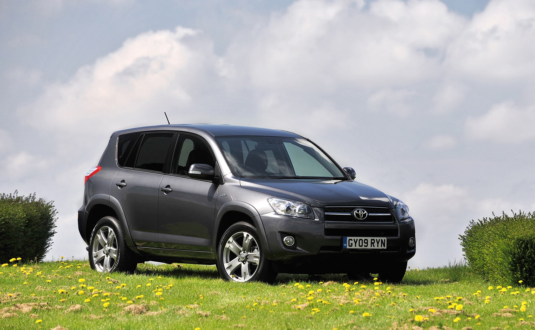 Used Toyota RAV4 Estate (2006 - 2012) Review | Parkers