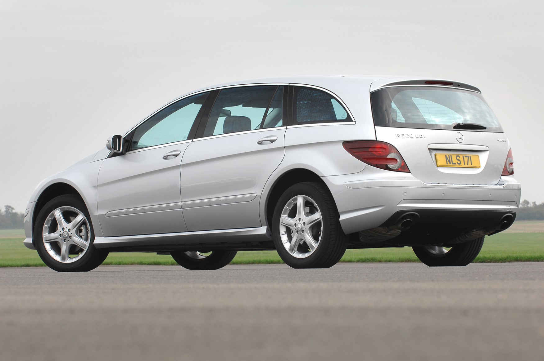 Used Mercedes-Benz R-Class Estate (2006 - 2012) boot space ...