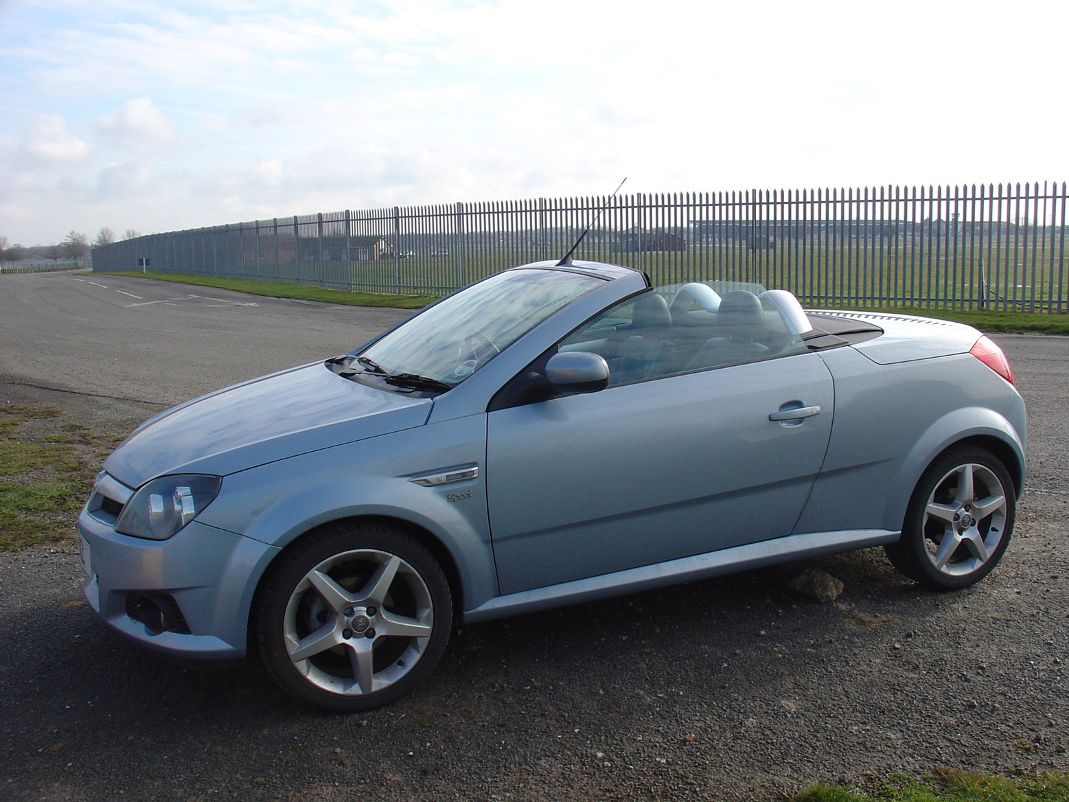 Used Vauxhall Tigra Roadster (2004 - 2009) Review | Parkers