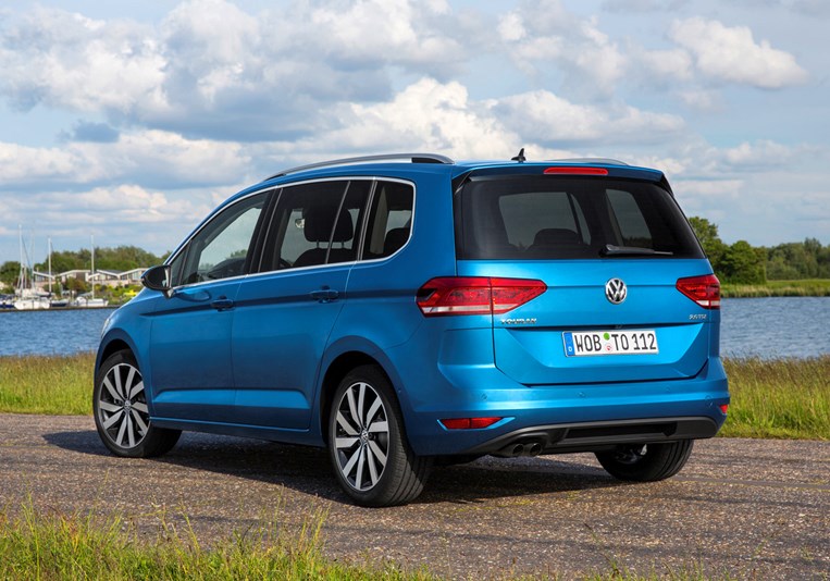 Volkswagen Touran (2022) boot space, practicality and safety | Parkers