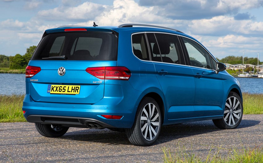 Volkswagen Touran (2022) boot space, practicality and safety | Parkers