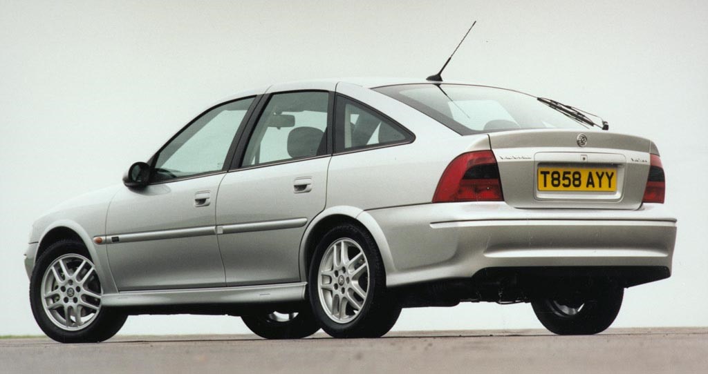 Used Vauxhall Vectra Hatchback (1995 - 2002) Review | Parkers