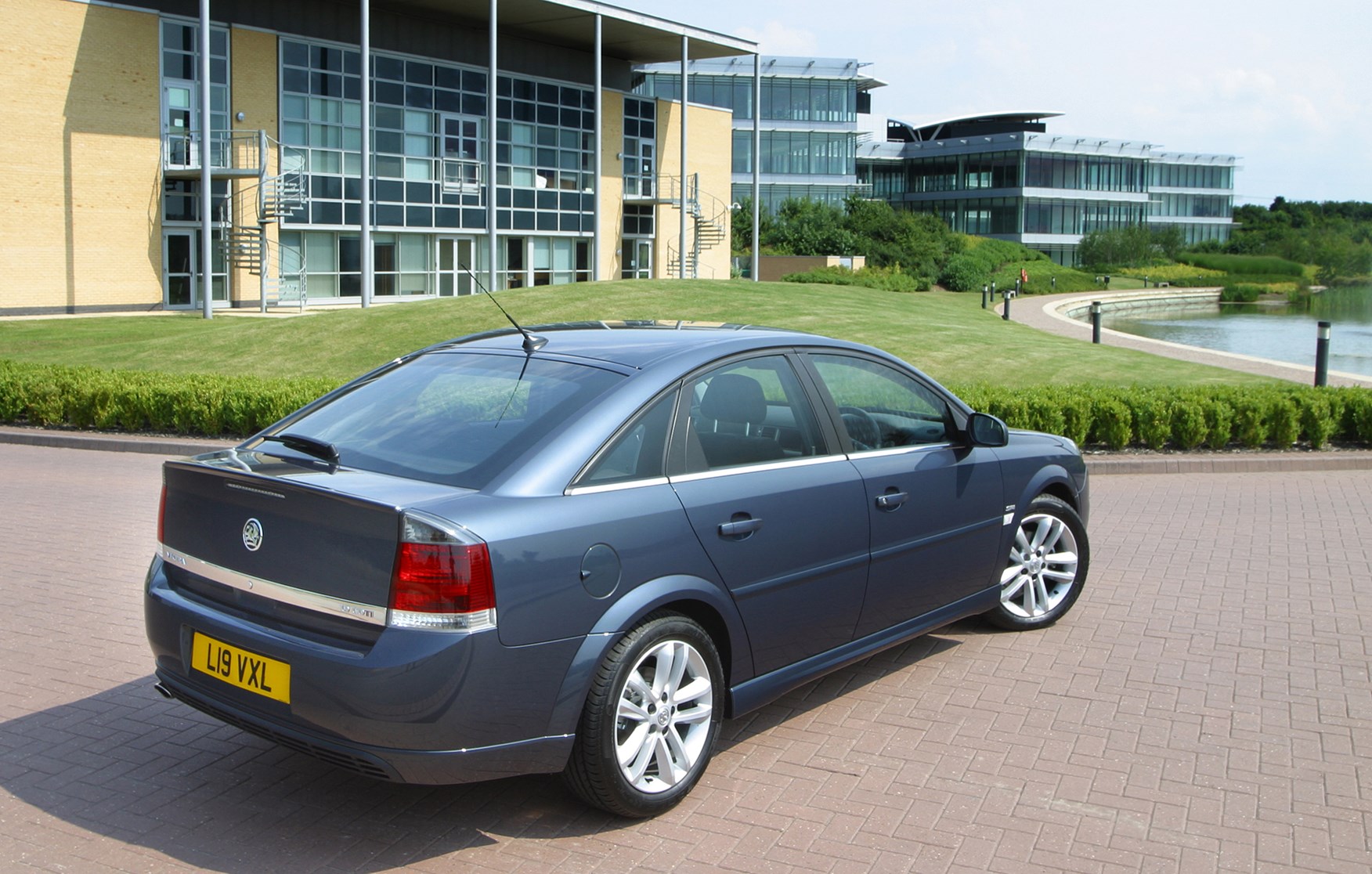 Used Vauxhall Vectra Saloon (2005 - 2008) Review | Parkers