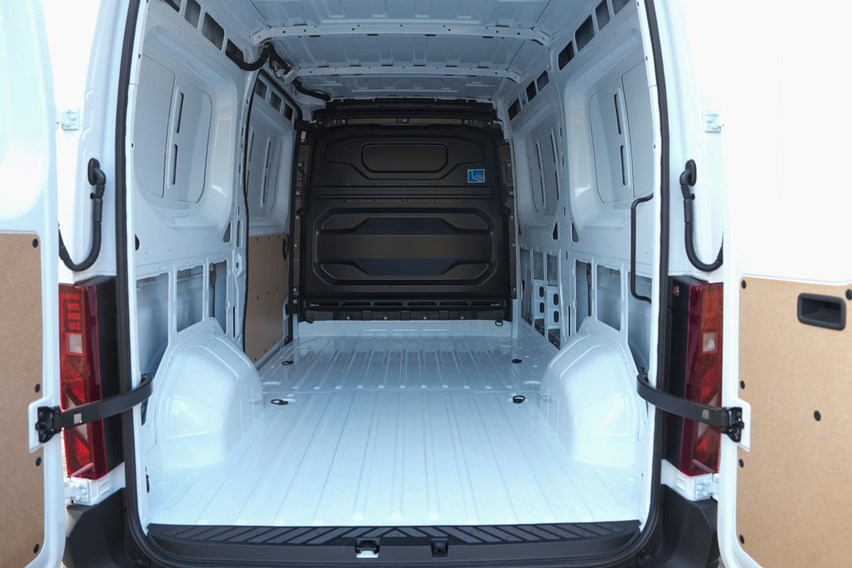 Renault Master van dimensions (2024-on), capacity, payload, volume, towing