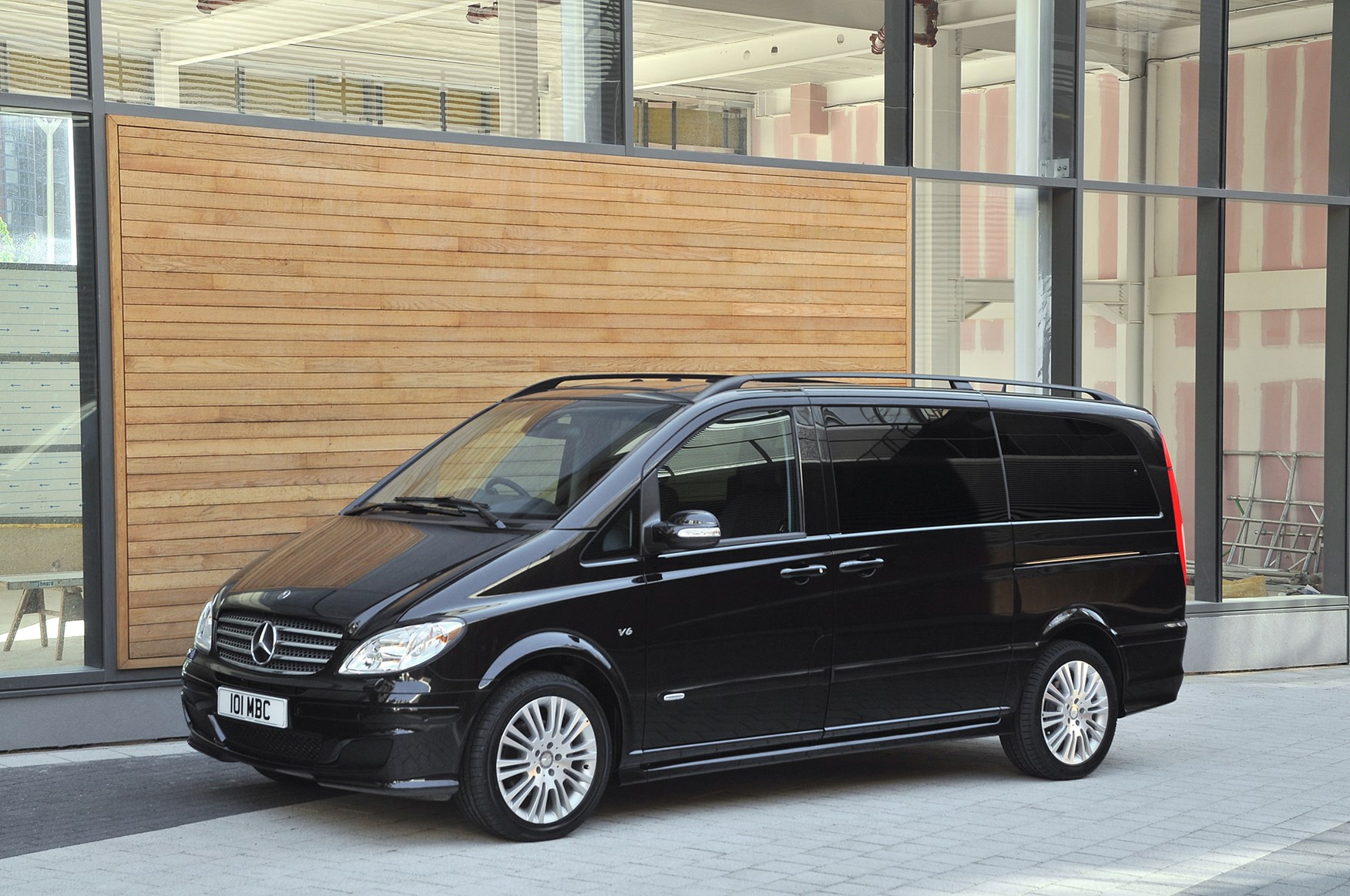 Used Mercedes-Benz Viano Estate (2004 - 2014) boot space, practicality ...