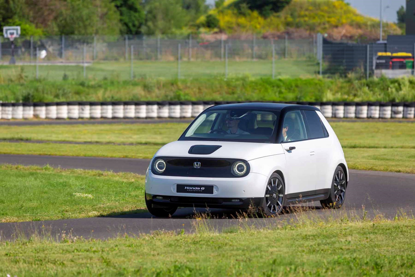 Honda e Review (2022) | Parkers