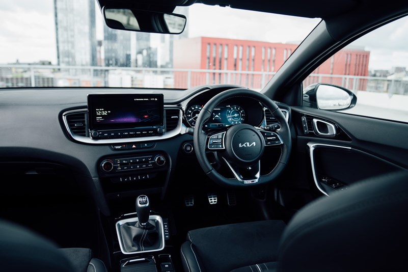 Kia Xceed (2022) boot space, practicality and safety | Parkers