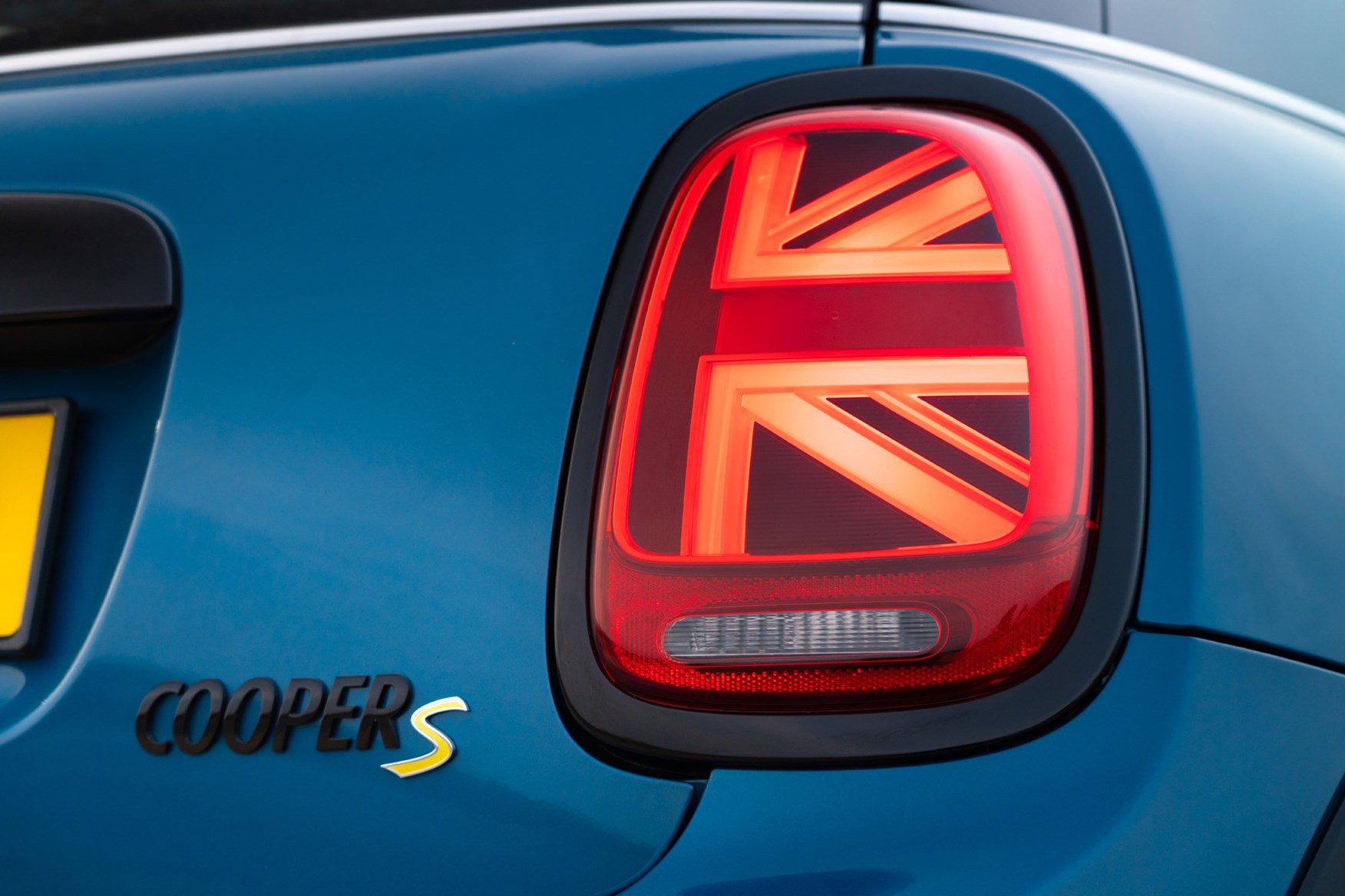 MINI Electric Hatch Review (2022) | Parkers