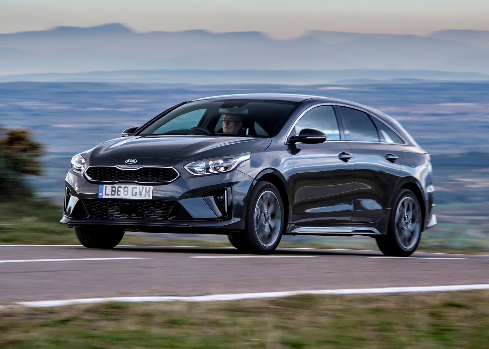 Kia ProCeed (2022) boot space, practicality and safety | Parkers