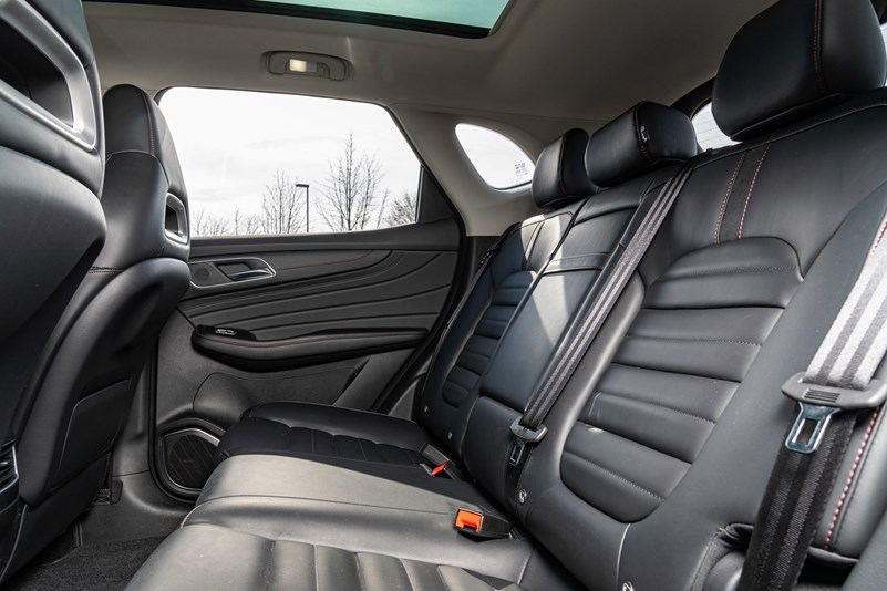MG HS (2022) interior, tech and comfort | Parkers