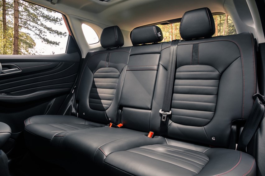 MG HS (2022) interior, tech and comfort | Parkers