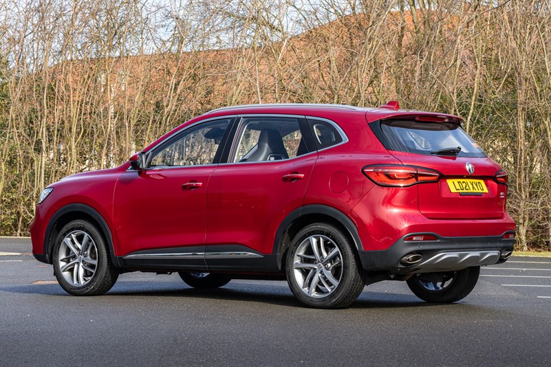 MG HS (2022) boot space, practicality and safety | Parkers