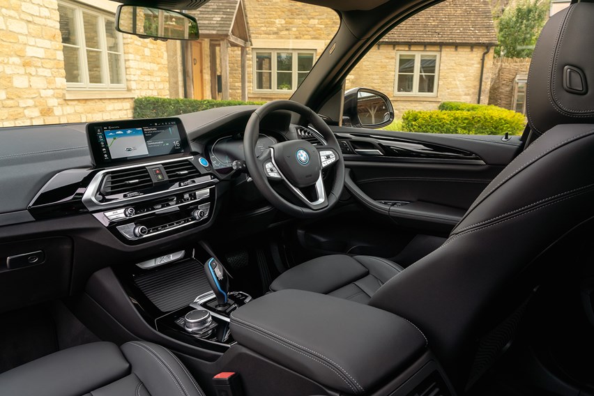 BMW iX3 (2023) interior, tech and comfort | Parkers