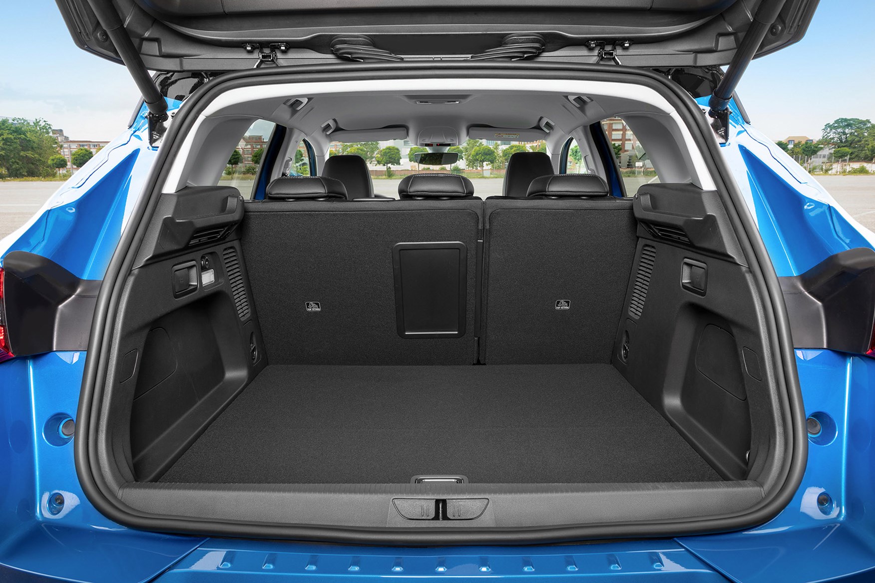 Vauxhall Grandland (2022) boot space, practicality and safety | Parkers
