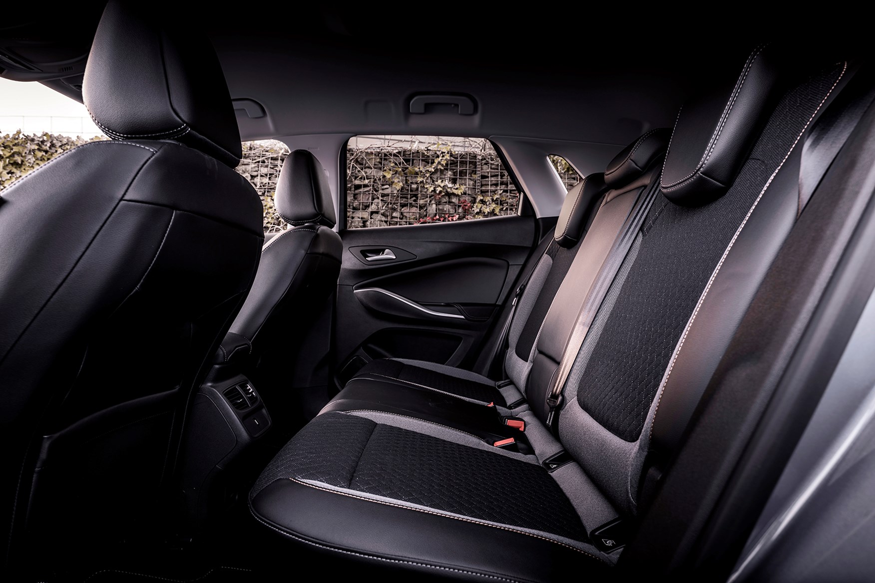 Vauxhall Grandland (2022) boot space, practicality and safety | Parkers