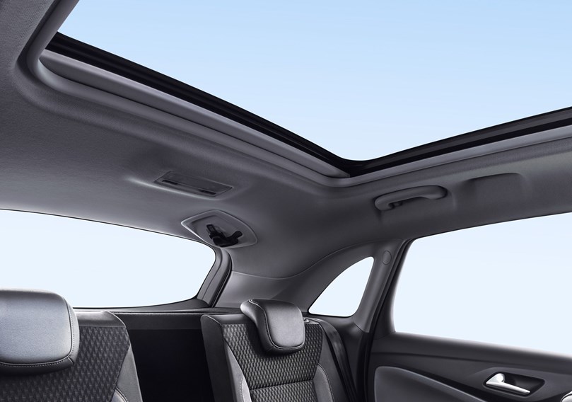 Used Vauxhall Crossland X SUV (2017 - 2020) boot space, practicality ...