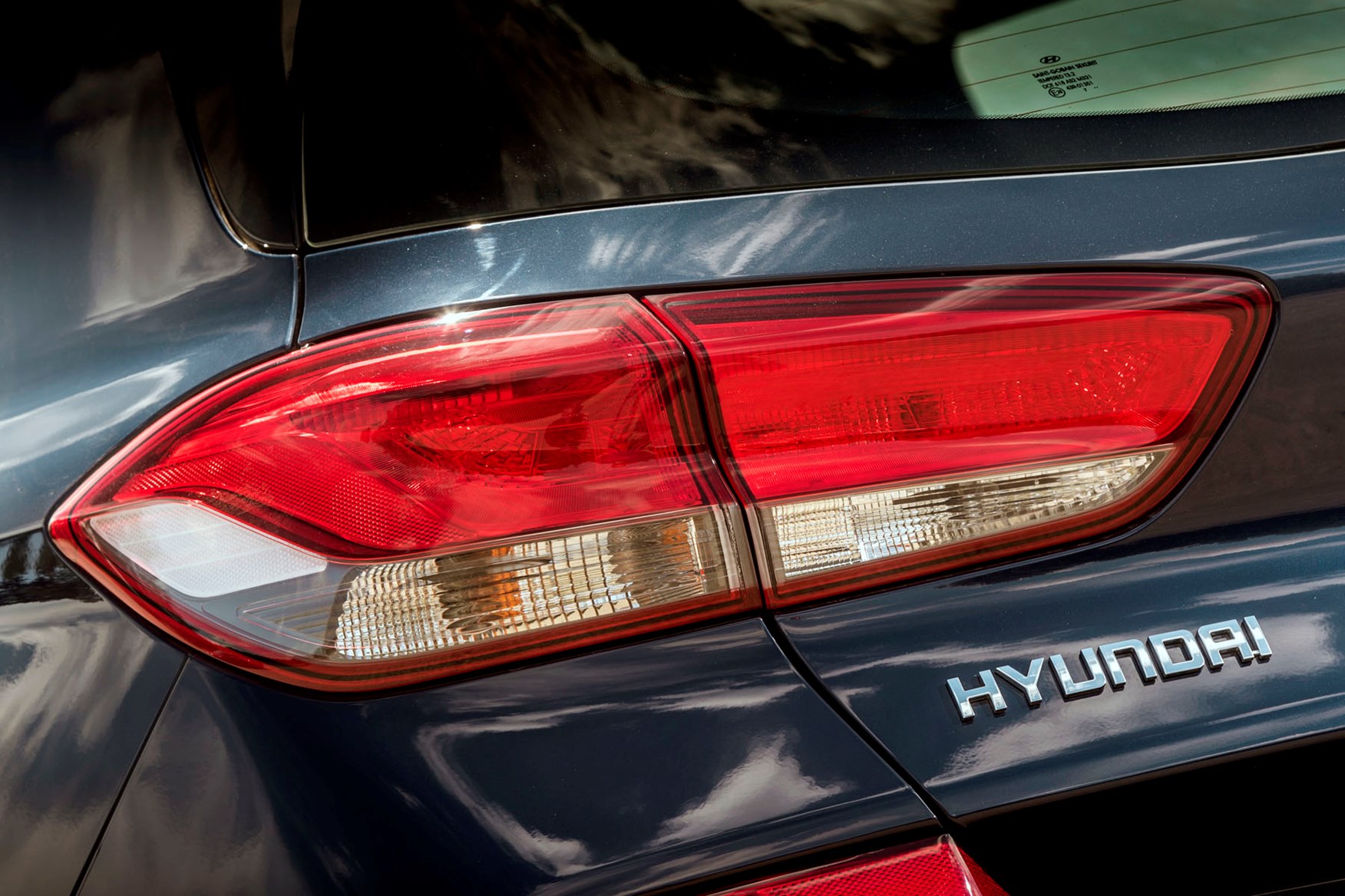 Hyundai i30 (2022) boot space, practicality and safety | Parkers