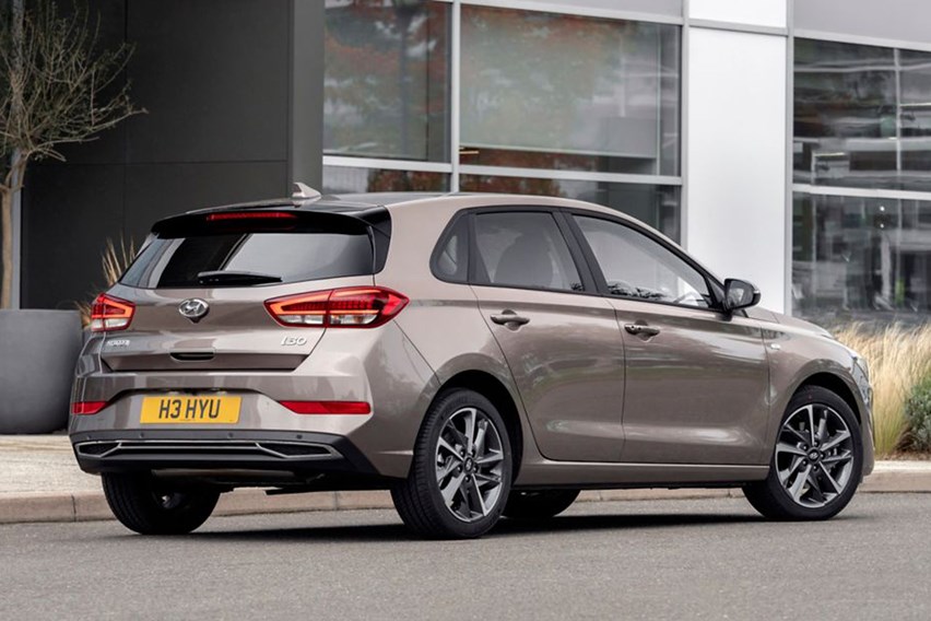 Hyundai i30 (2022) boot space, practicality and safety | Parkers