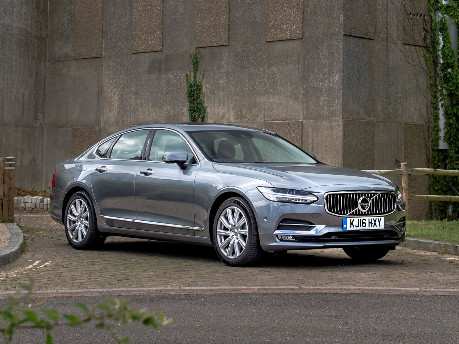 Volvo S90 (2022) boot space, practicality and safety | Parkers
