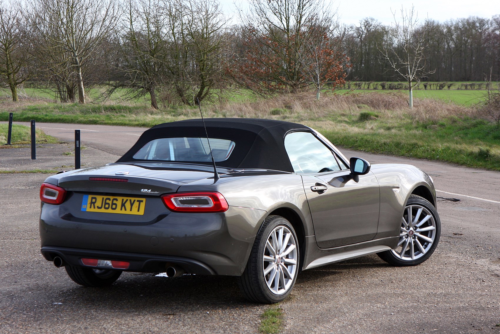 Used Fiat 124 Spider Convertible (2016 - 2019) Review | Parkers