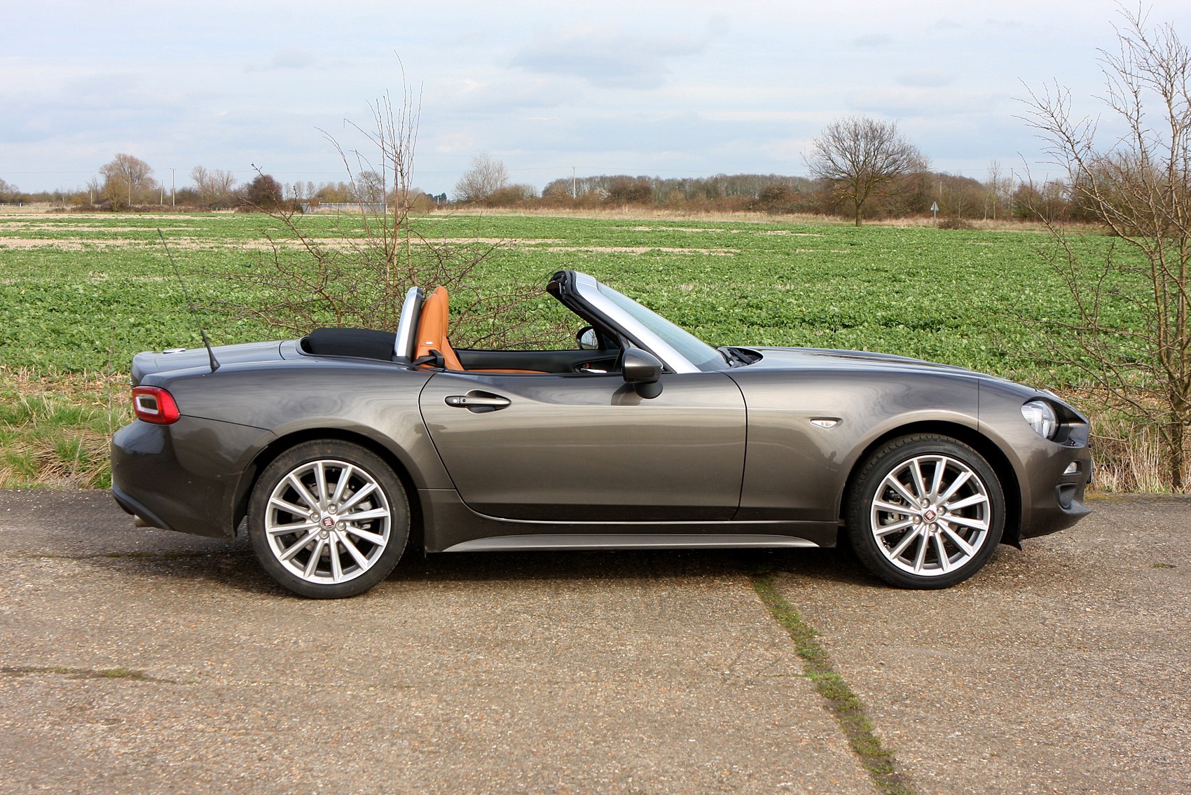 Used Fiat 124 Spider Convertible (2016 - 2019) Review | Parkers
