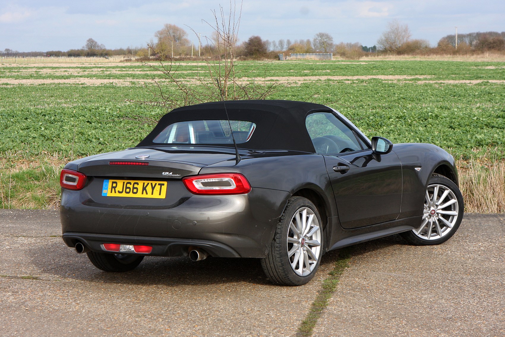 Used Fiat 124 Spider Convertible (2016 - 2019) Review | Parkers