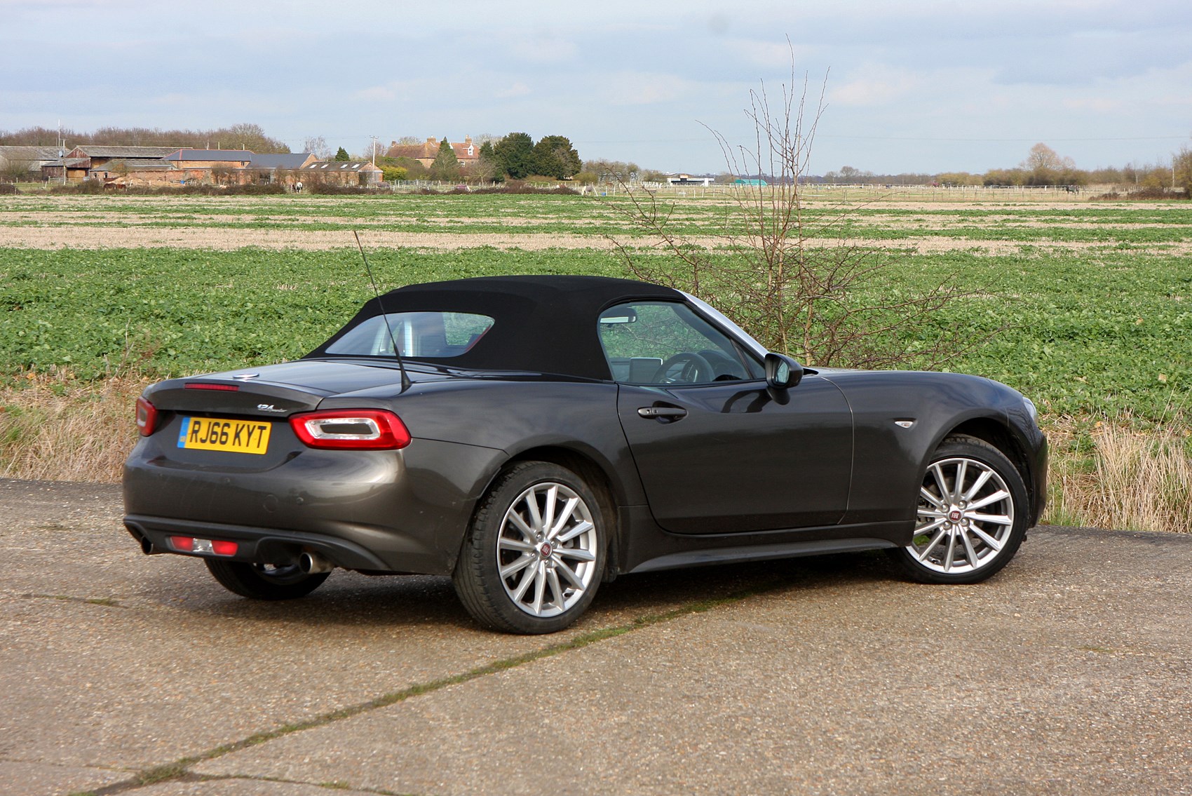 Used Fiat 124 Spider Convertible (2016 - 2019) Review | Parkers