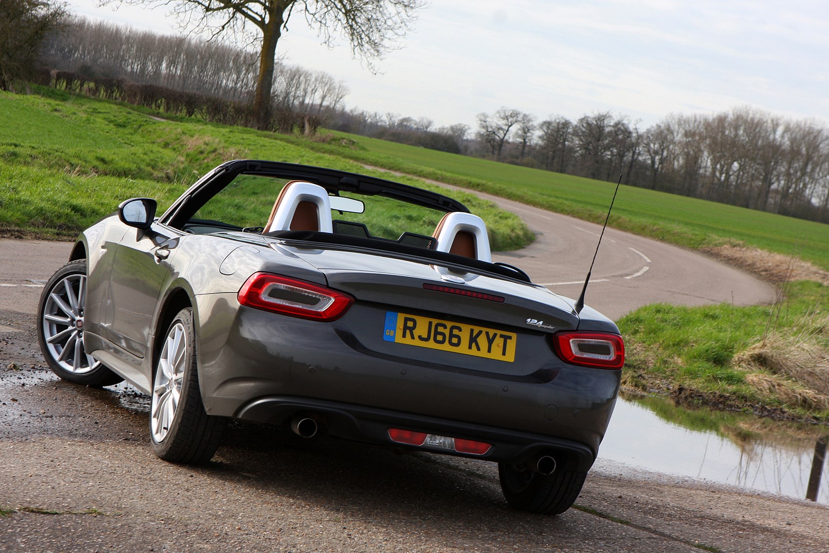 Used Fiat 124 Spider Convertible (2016 - 2019) Review | Parkers