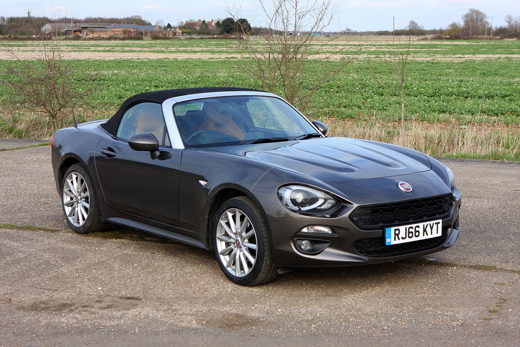 Used Fiat 124 Spider Convertible (2016 - 2019) Review | Parkers