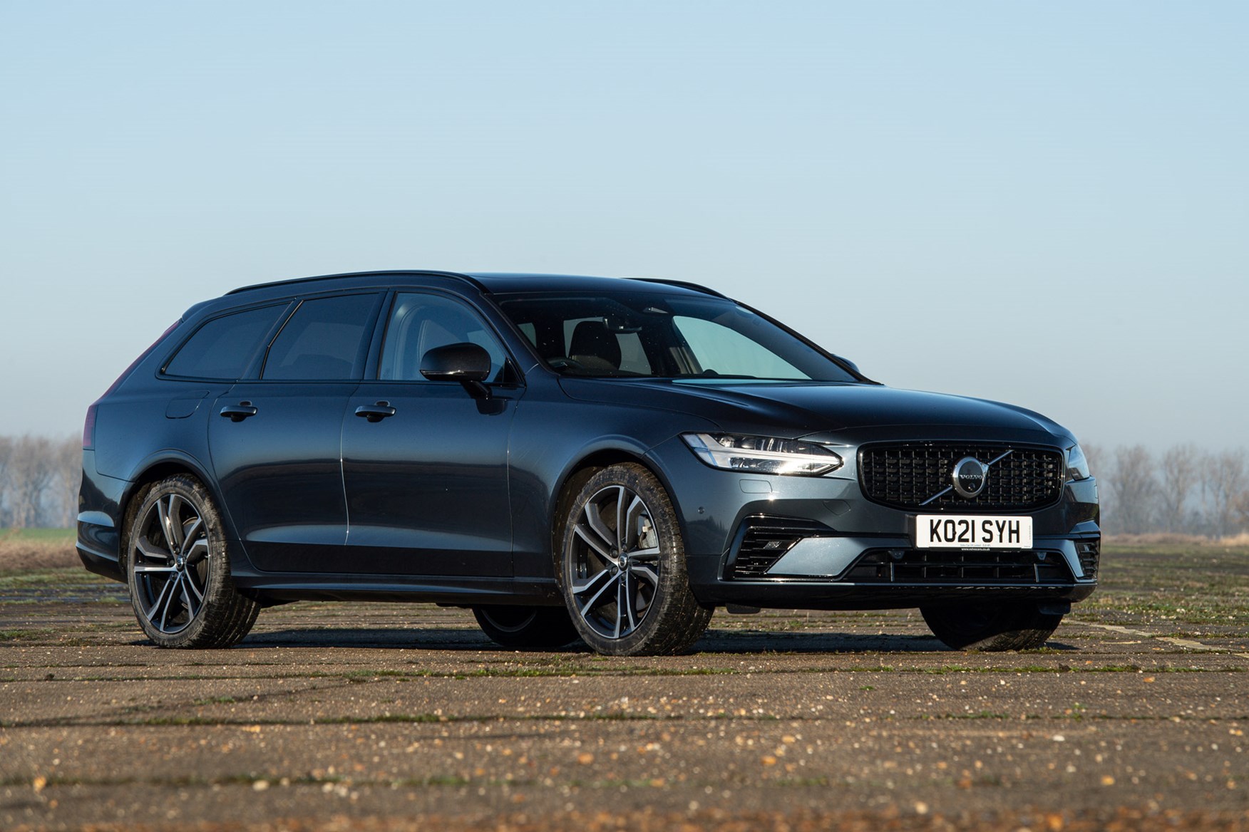 Volvo V90 Review (2022) | Parkers