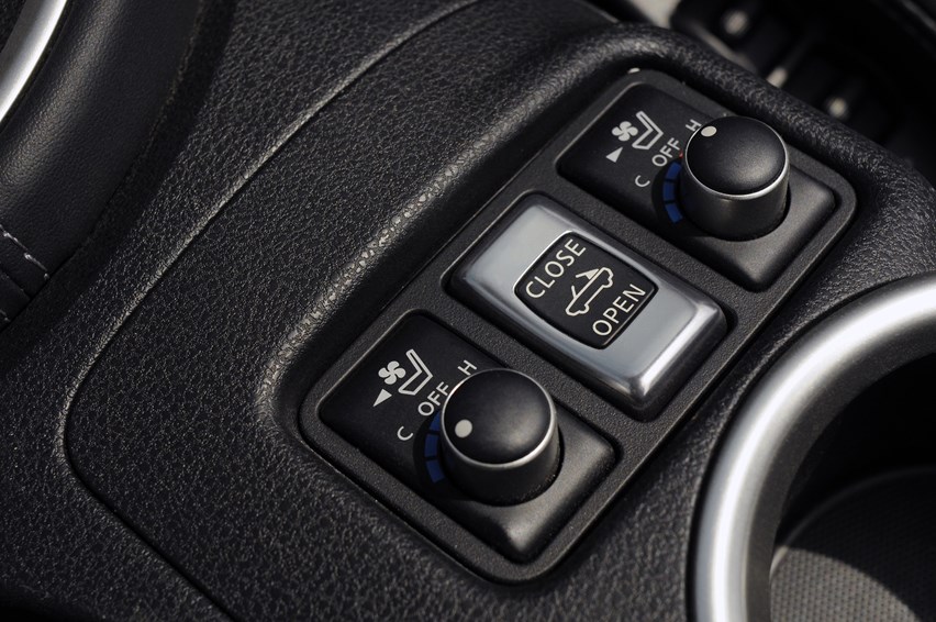 Used Nissan 370Z Roadster (2010 - 2014) boot space, practicality and ...