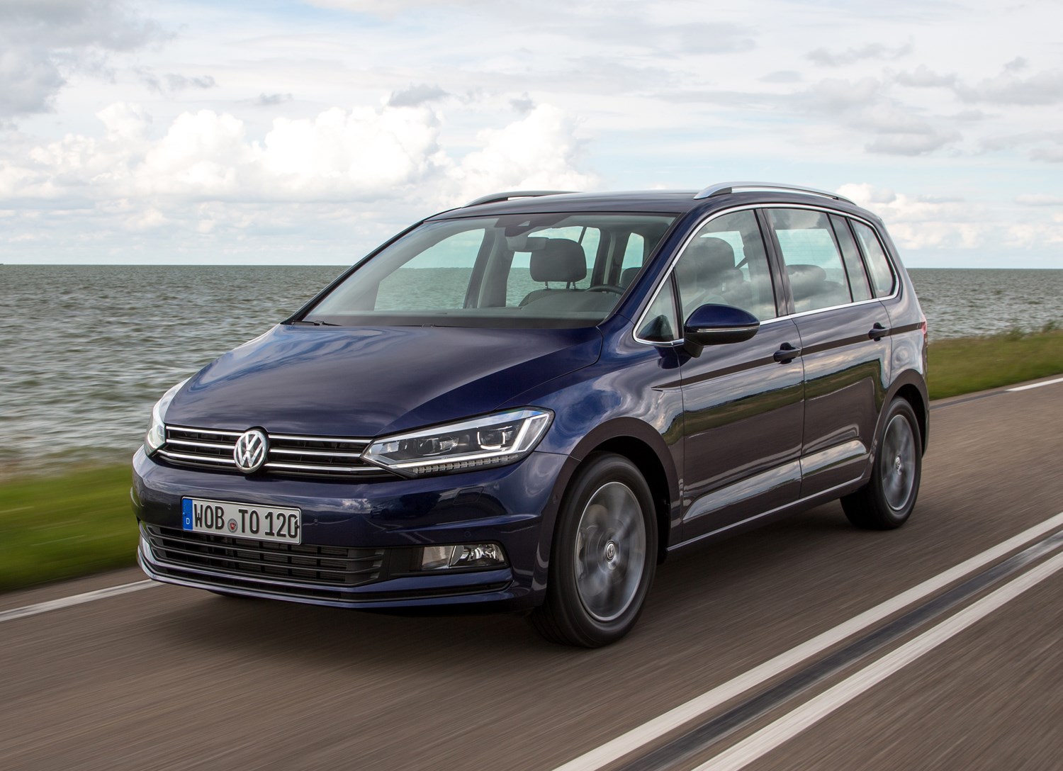 Volkswagen Touran Estate (2015 - ) Photos | Parkers