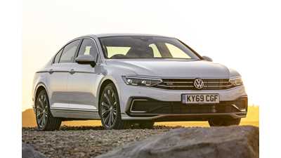 Volkswagen Passat review: GTE saloon driven | CAR Magazine