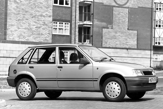 Vauxhall Nova Hatchback 1.2 Merit 3d specs & dimensions | Parkers